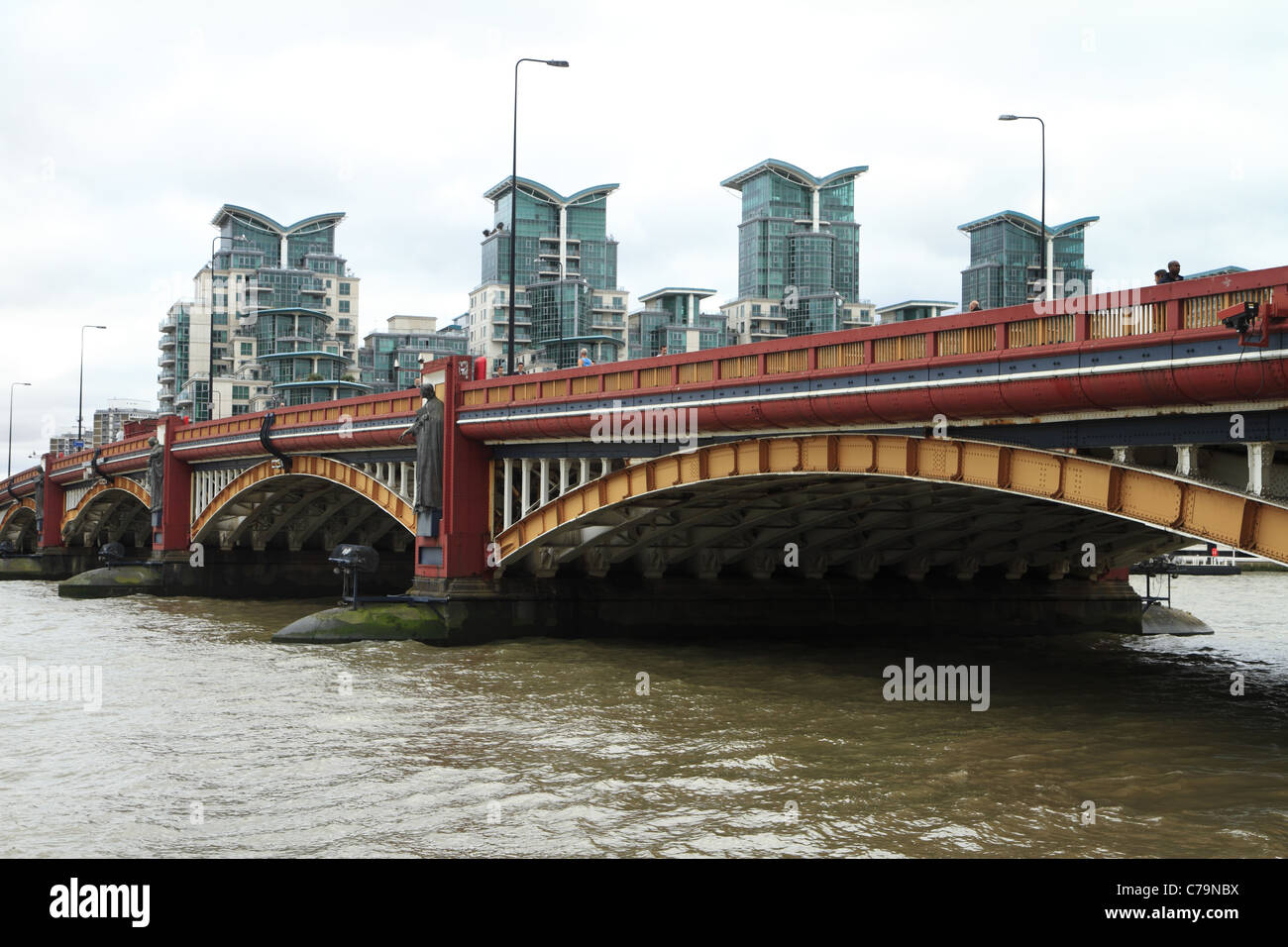London vauxhall bridge hi-res stock photography and images - Alamy