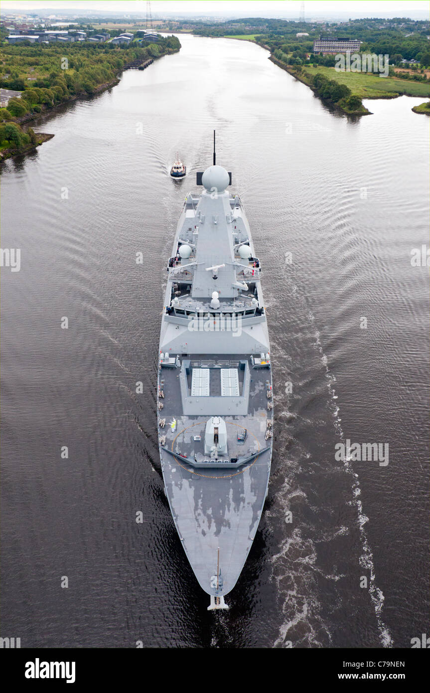 HMS Dragon leaving BAE Systems in Govan and heading to Portsmouth to be ...