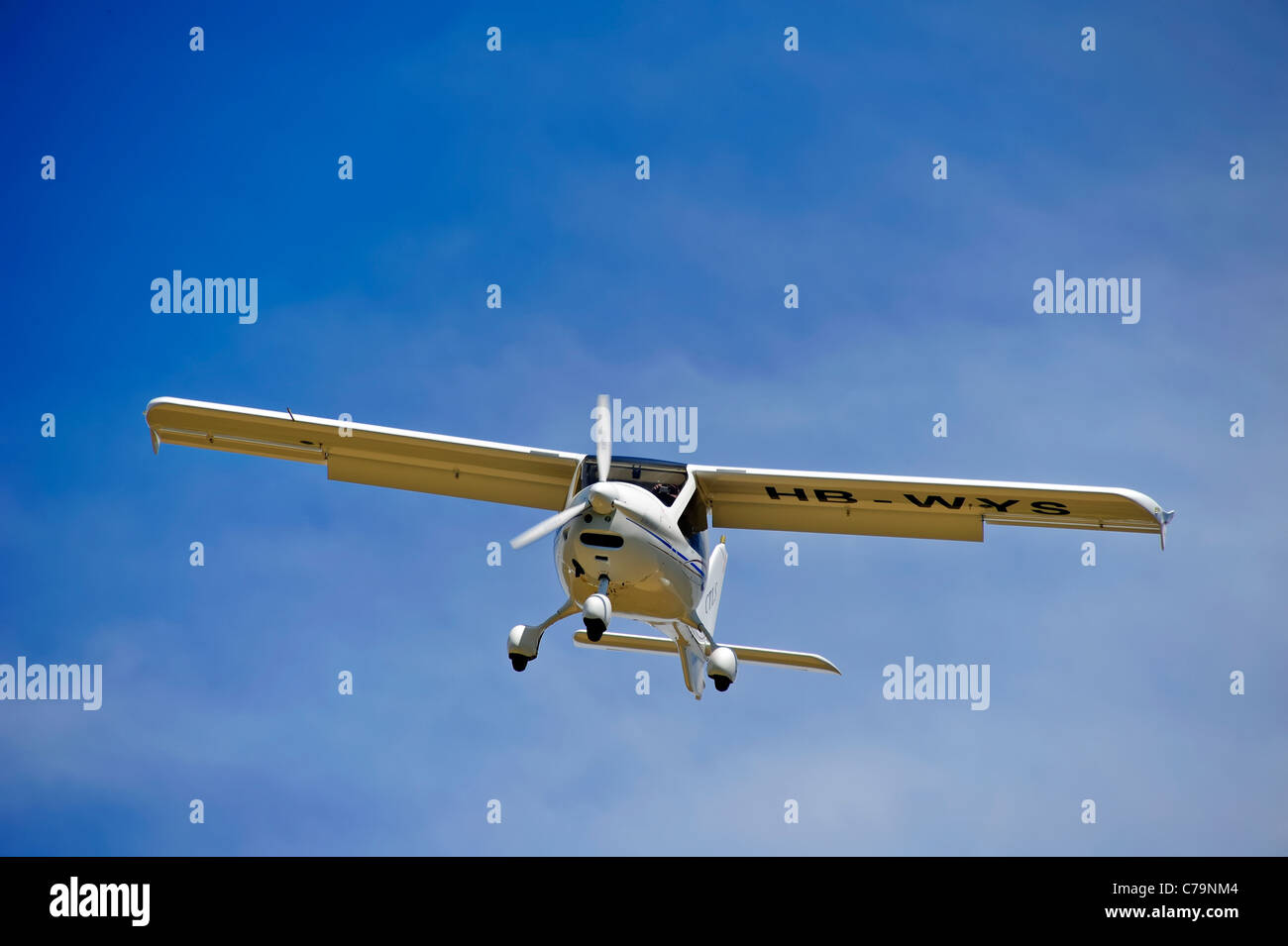 Light plane landing hi-res stock photography and images - Alamy