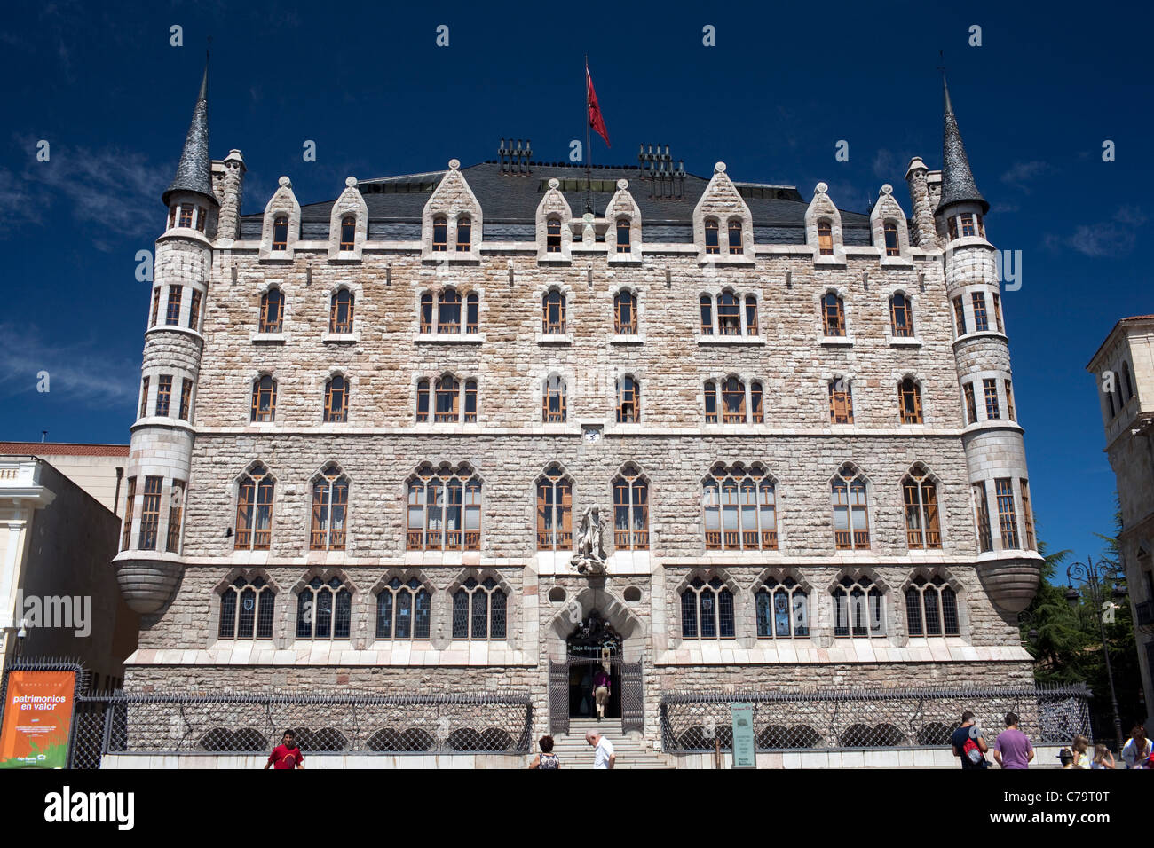 Casa de los Botines, Leon, Spain Stock Photo - Alamy
