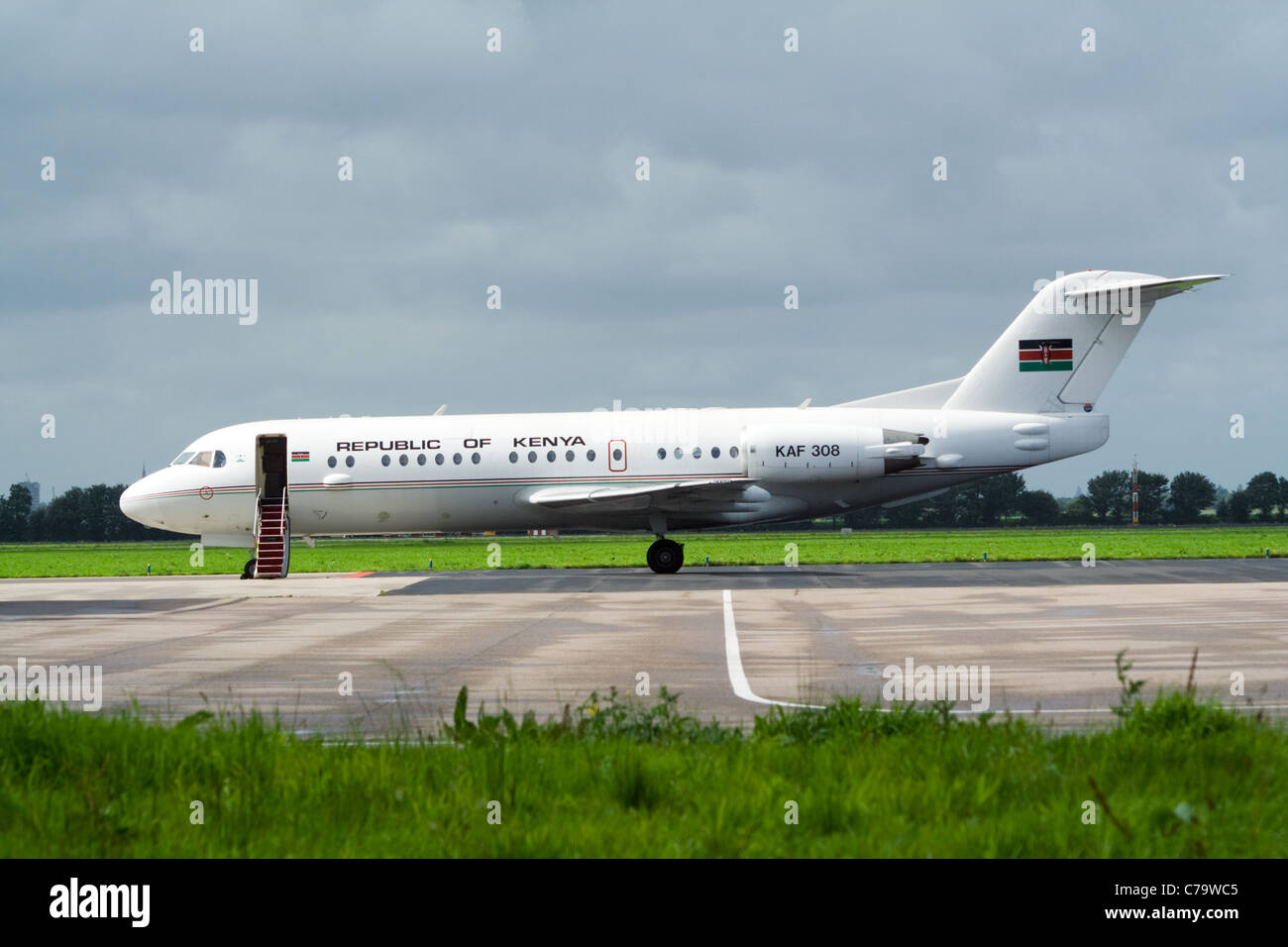 Kenyan government Fokker F70 aircraft Stock Photo - Alamy