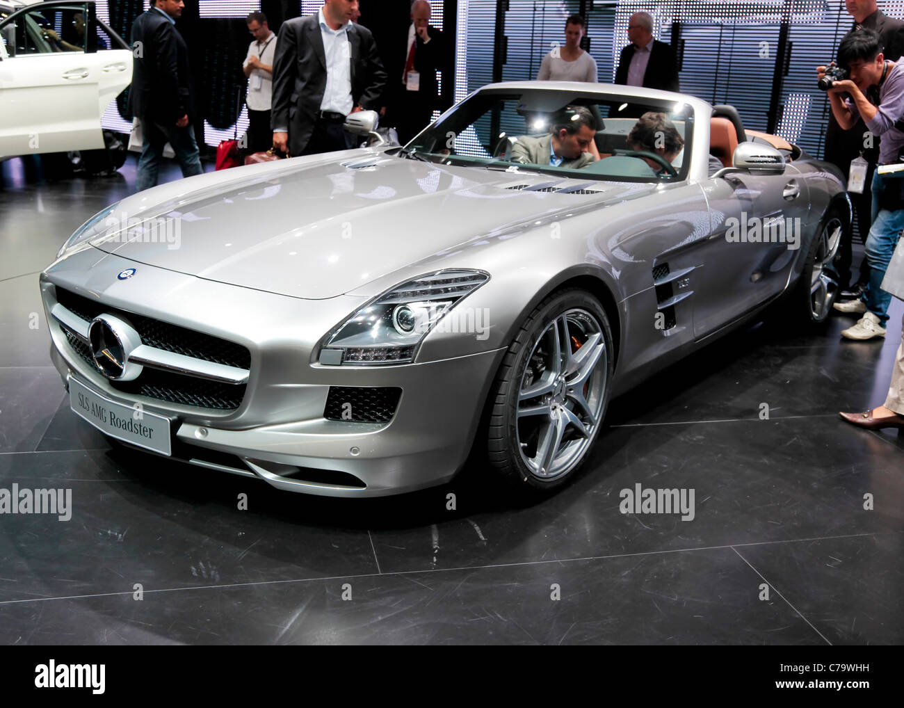New Mercedes Benz SLS AMG Roadster Cabrio on the IAA 2011 International ...