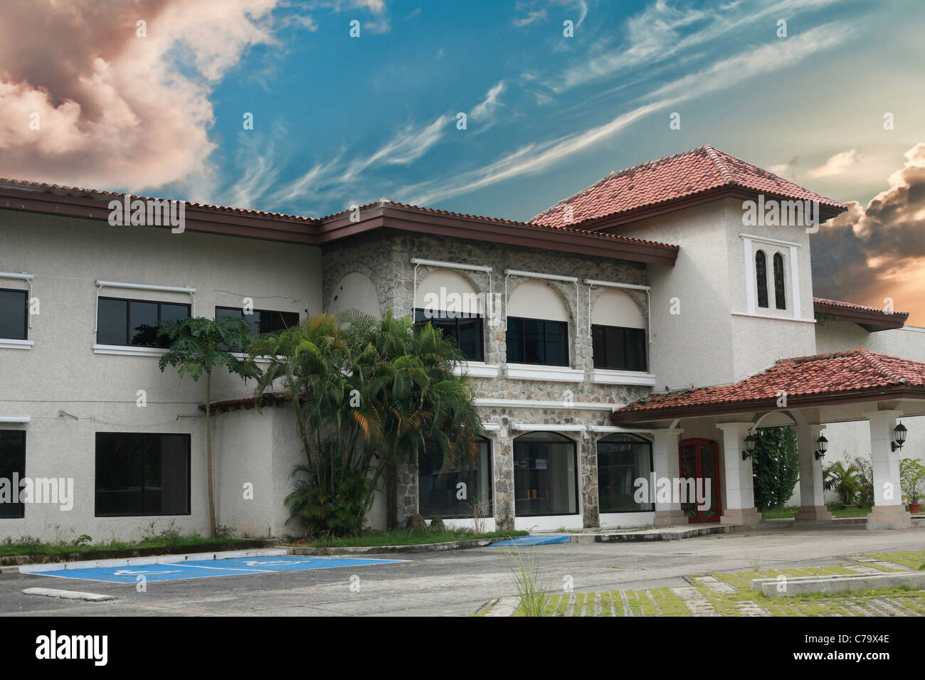 Night coming old house hi-res stock photography and images - Alamy