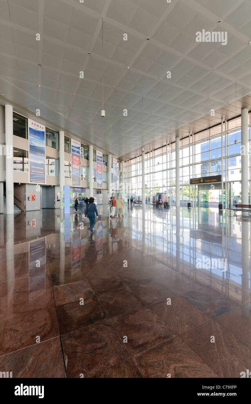 Bus terminal santa cruz tenerife hi-res stock photography and images ...