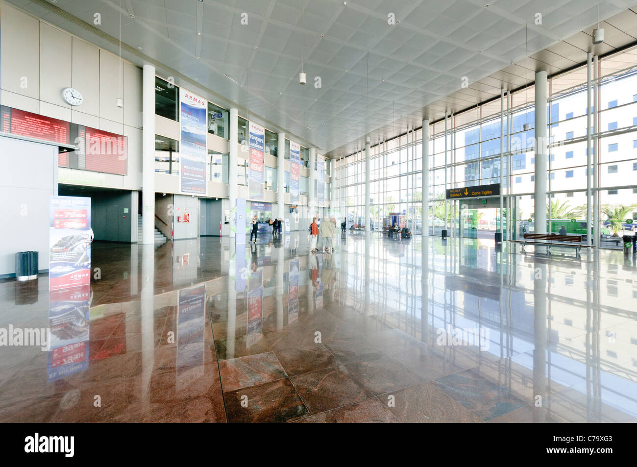 Bus terminal santa cruz tenerife hi-res stock photography and images ...
