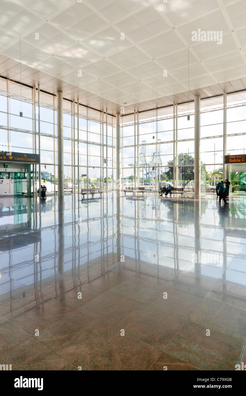 Bus terminal santa cruz tenerife hi-res stock photography and images ...