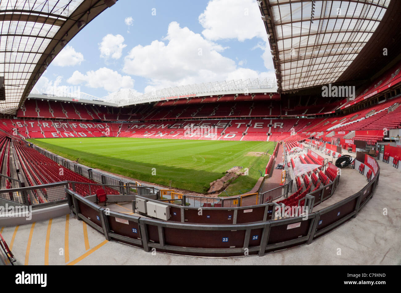 Old trafford hi-res stock photography and images - Alamy