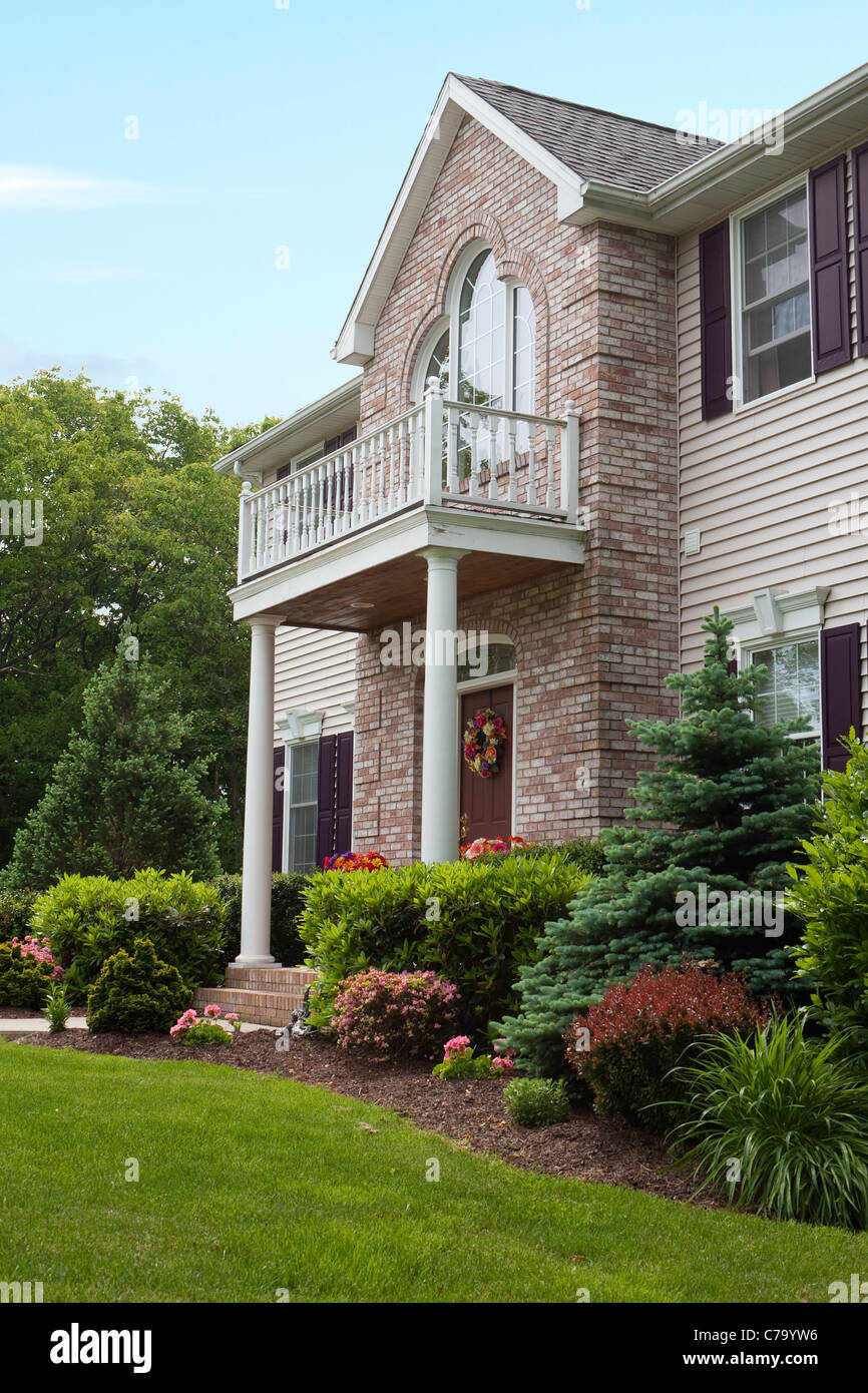 Upper class upper class suburban house hi-res stock photography and ...