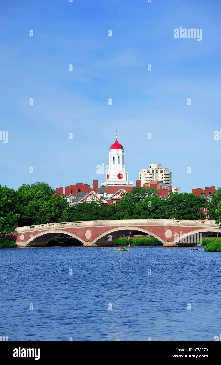University cambridge arch harvard hi-res stock photography and images ...
