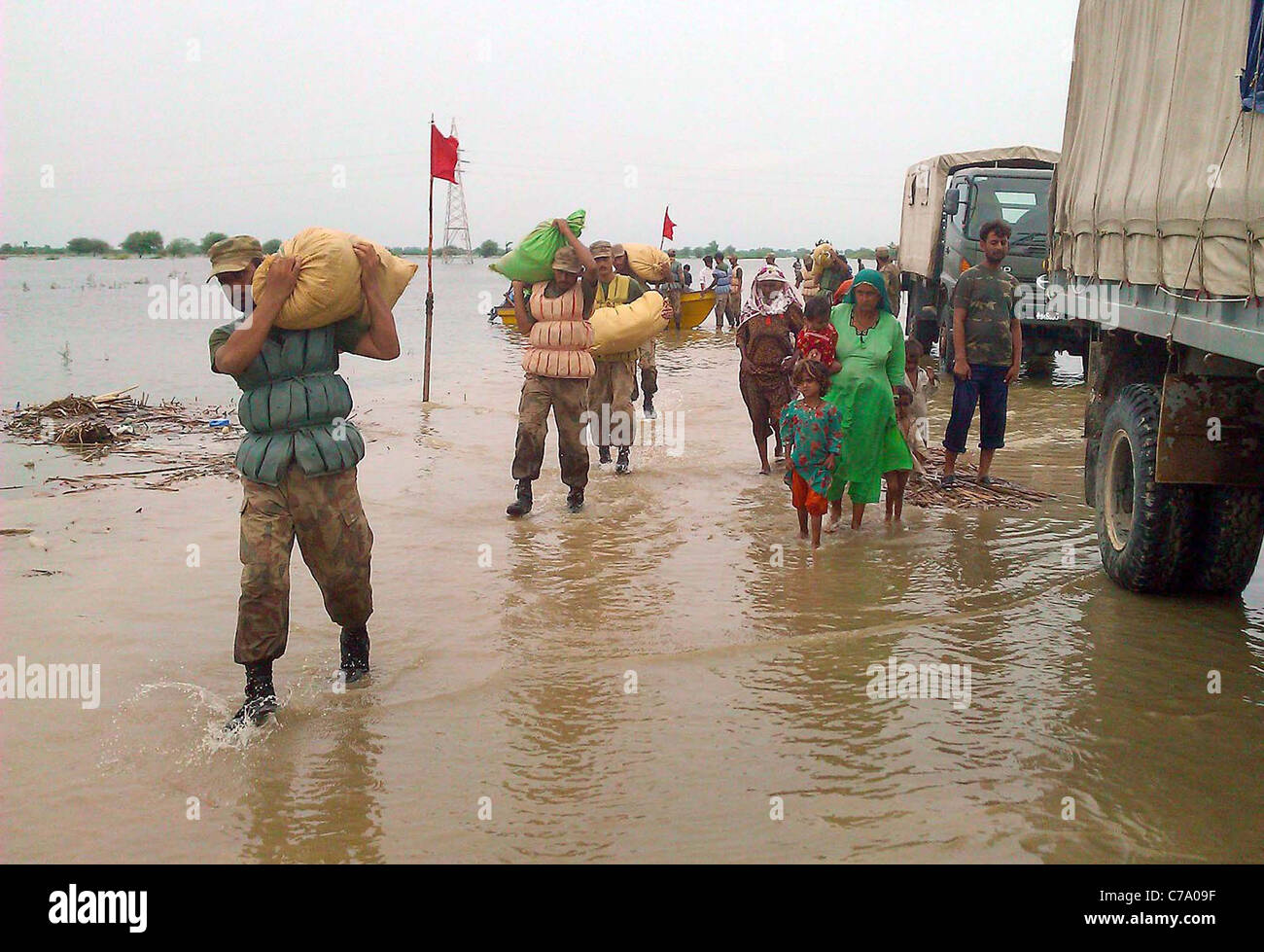 Army soldiers busy in operation hi-res stock photography and images - Alamy