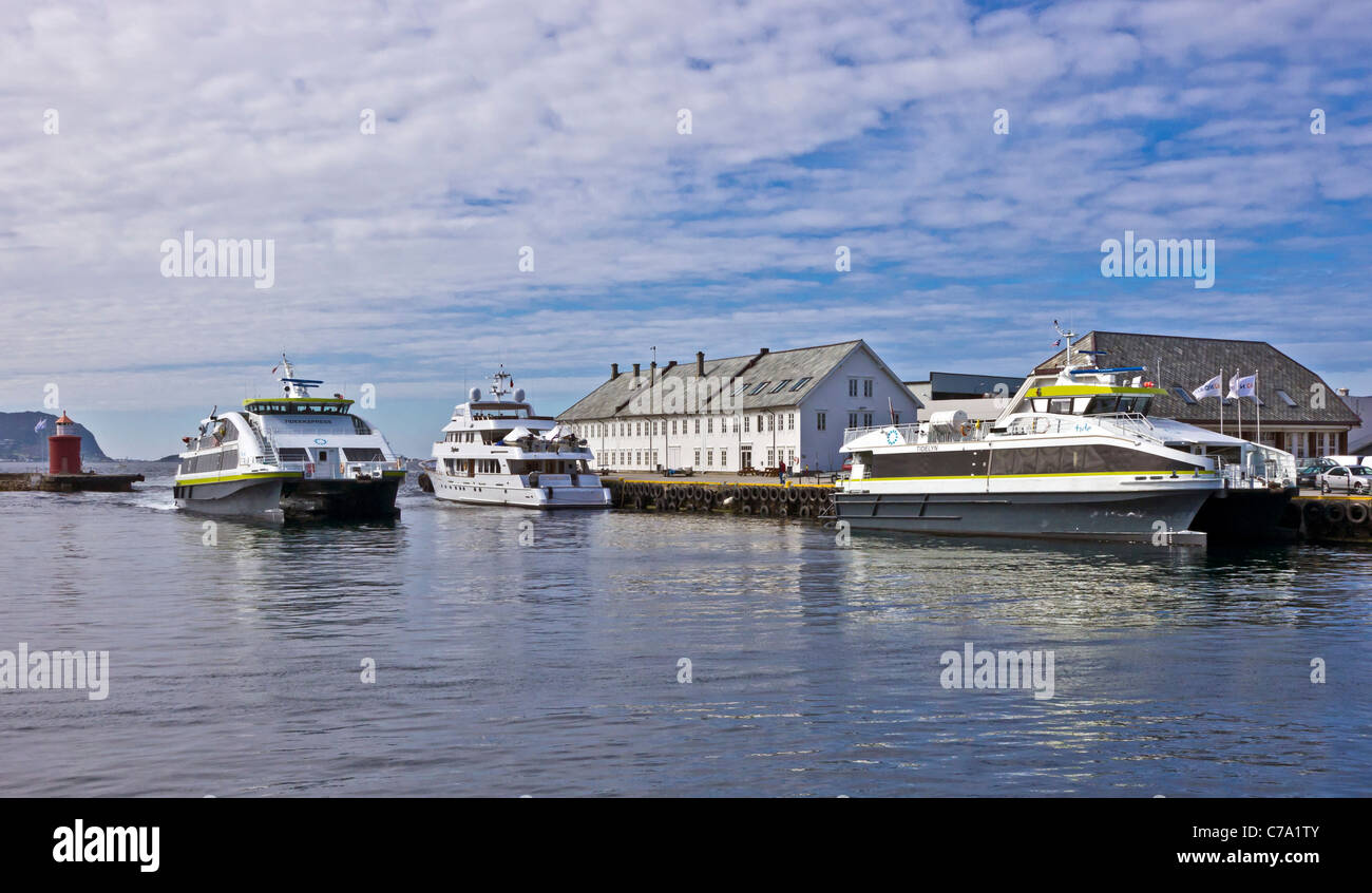Fast passenger ferry hi-res stock photography and images - Alamy