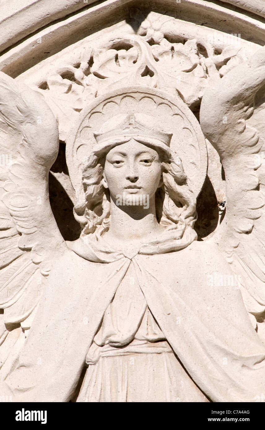 Statue of a beautiful female angel., St Mary the Virgin Church, Hayes ...