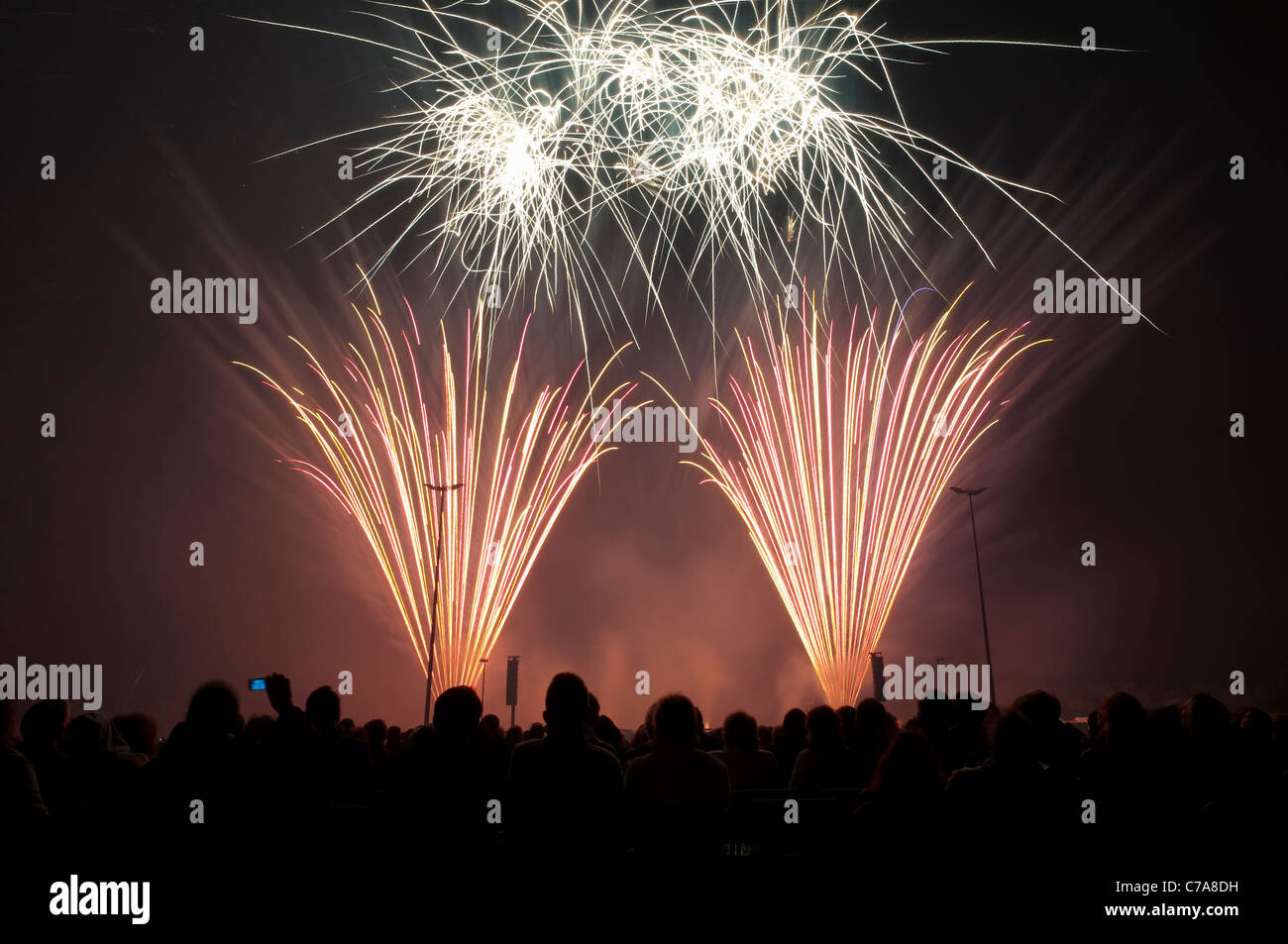 Fireworks synchronized to music, preliminary decision to the fireworks ...
