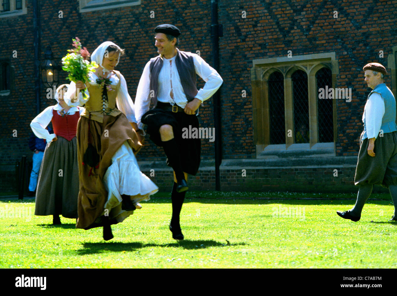 London England Hampton Court Palace Elizabethan Dancers Stock Photo - Alamy