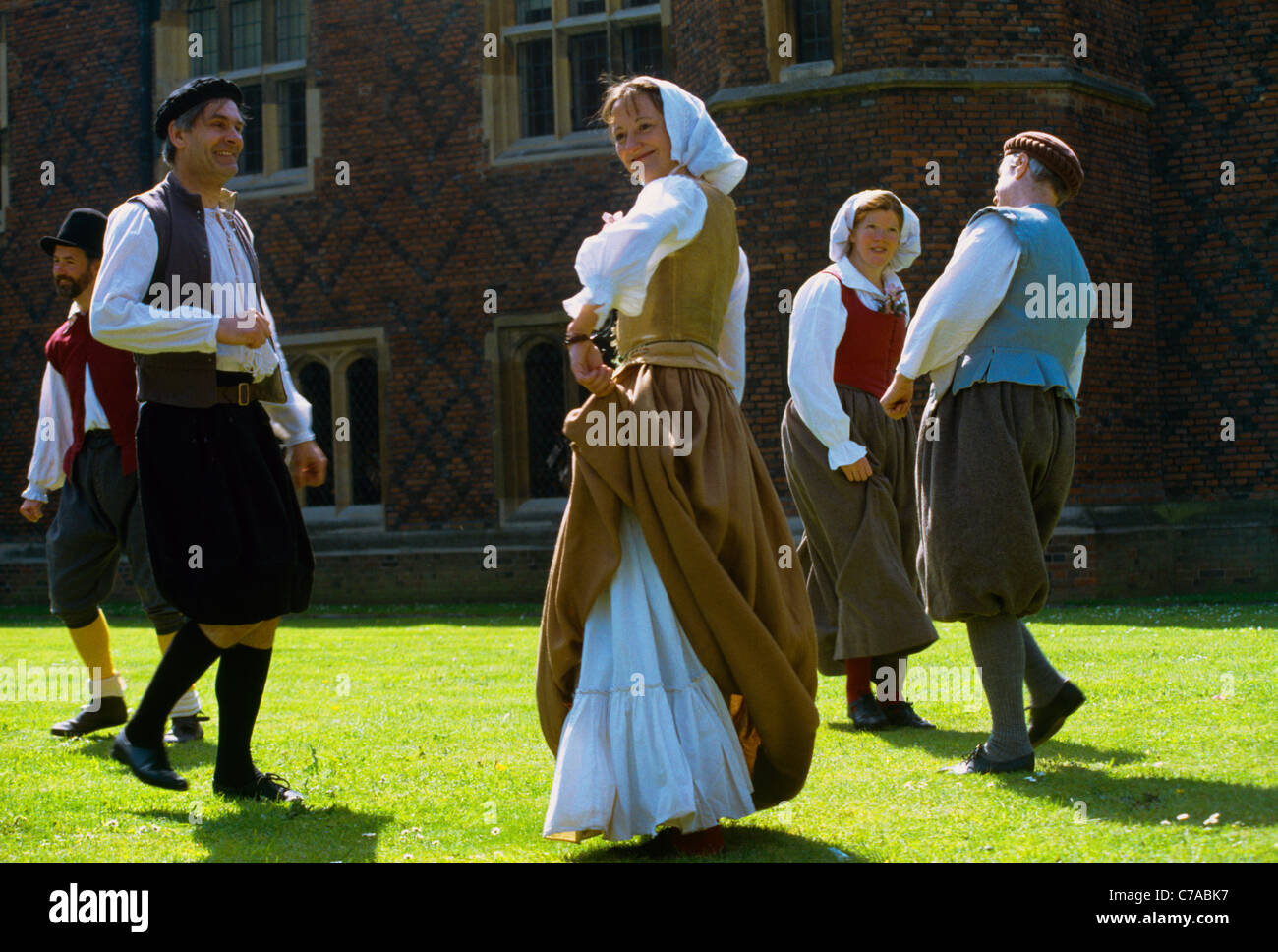 London England Hampton Court Palace Elizabethan Dancers Stock Photo - Alamy