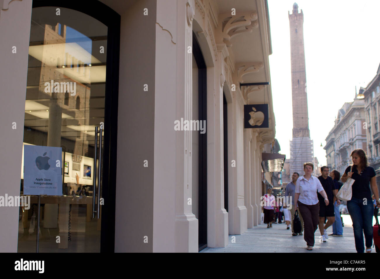 Store opening hi-res stock photography and images - Alamy