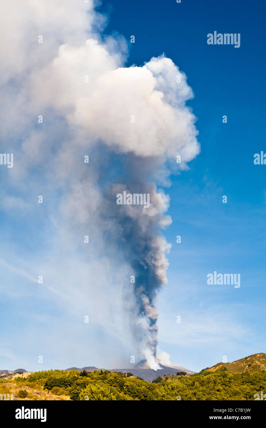 Mount etna eruption day hi-res stock photography and images - Alamy