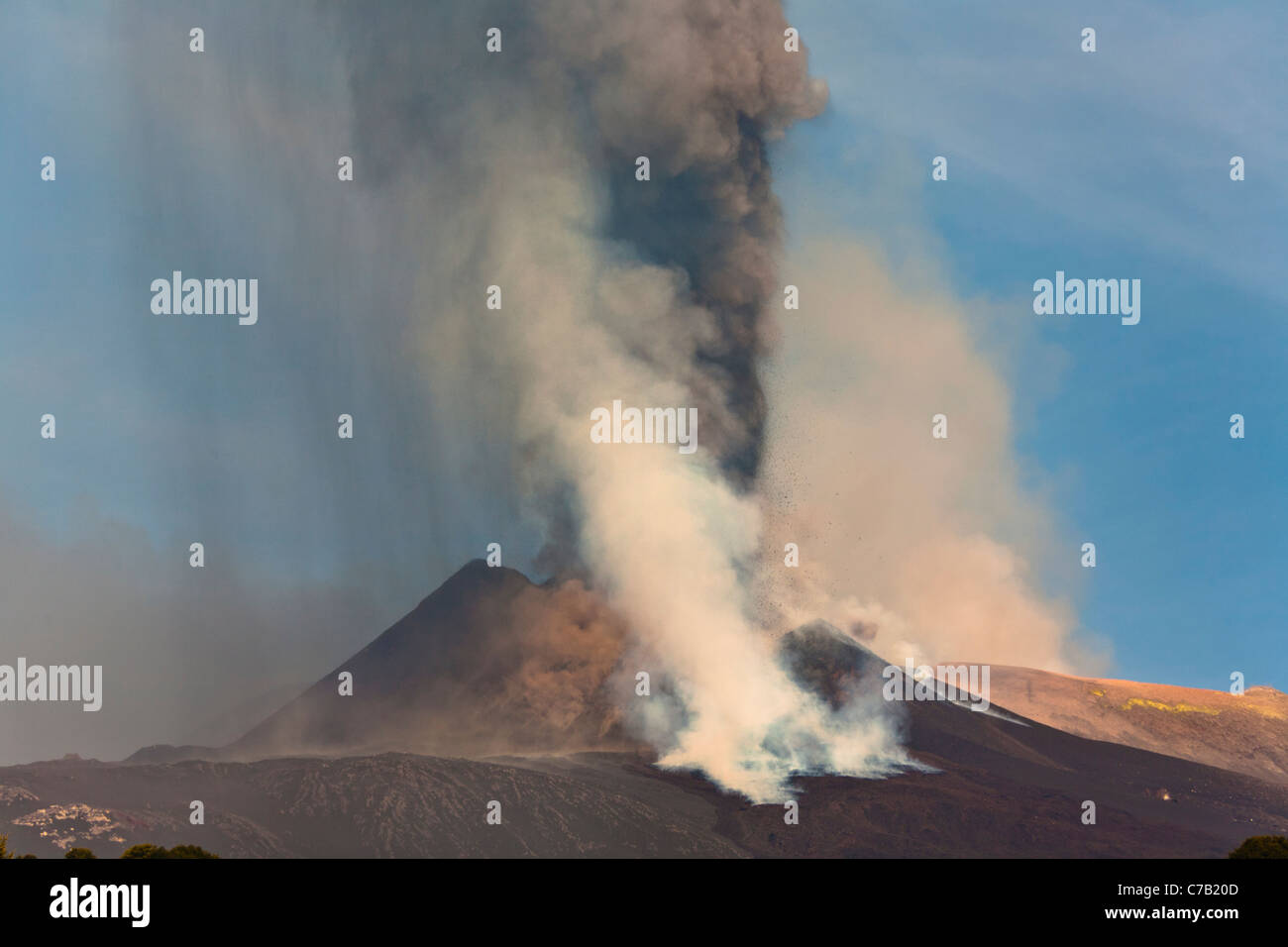 Mount Etna erupting on 8th September 2011, Sicily, Italy Stock Photo ...