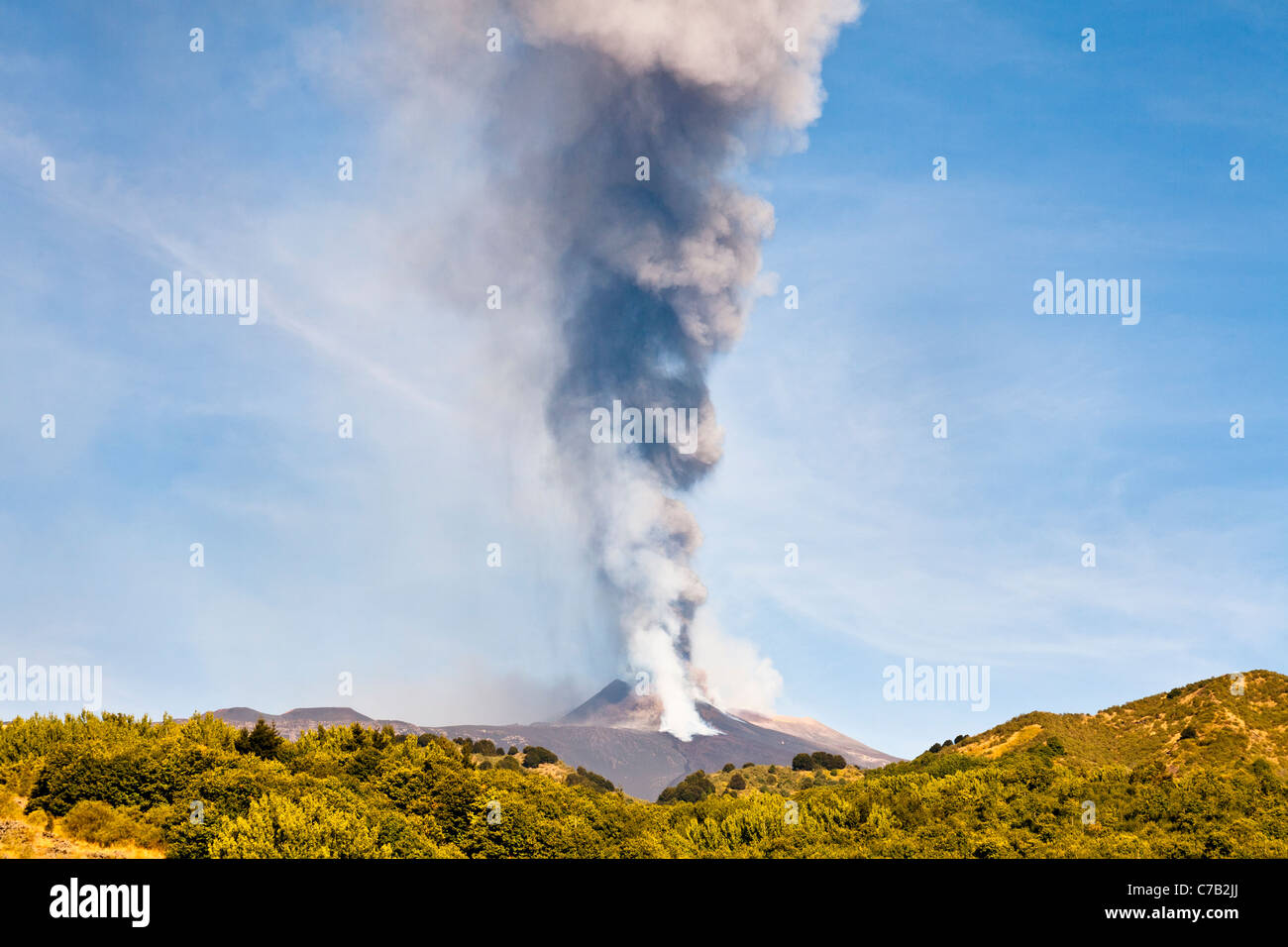 Mt etna erupting hi-res stock photography and images - Alamy