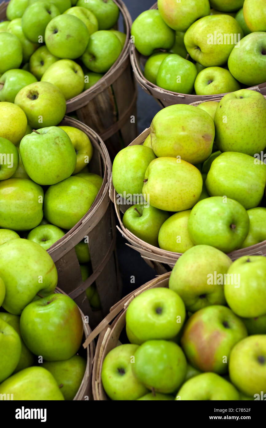 Bushels of fruit hi-res stock photography and images - Alamy