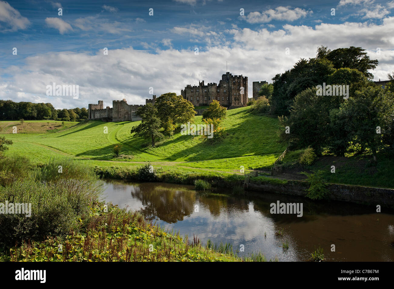 Alnwick castle hi-res stock photography and images - Alamy