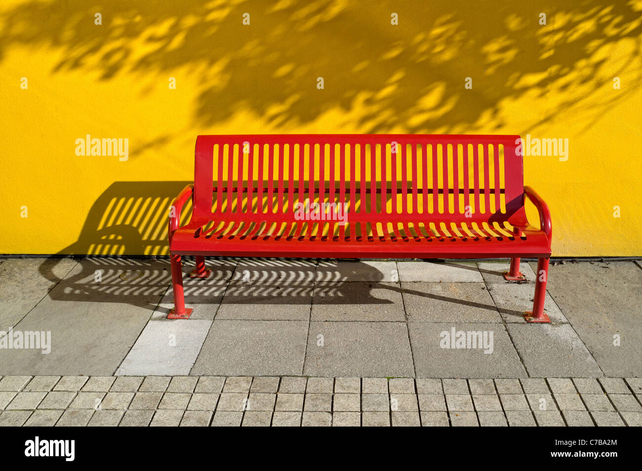 Hot but shady hi-res stock photography and images - Alamy