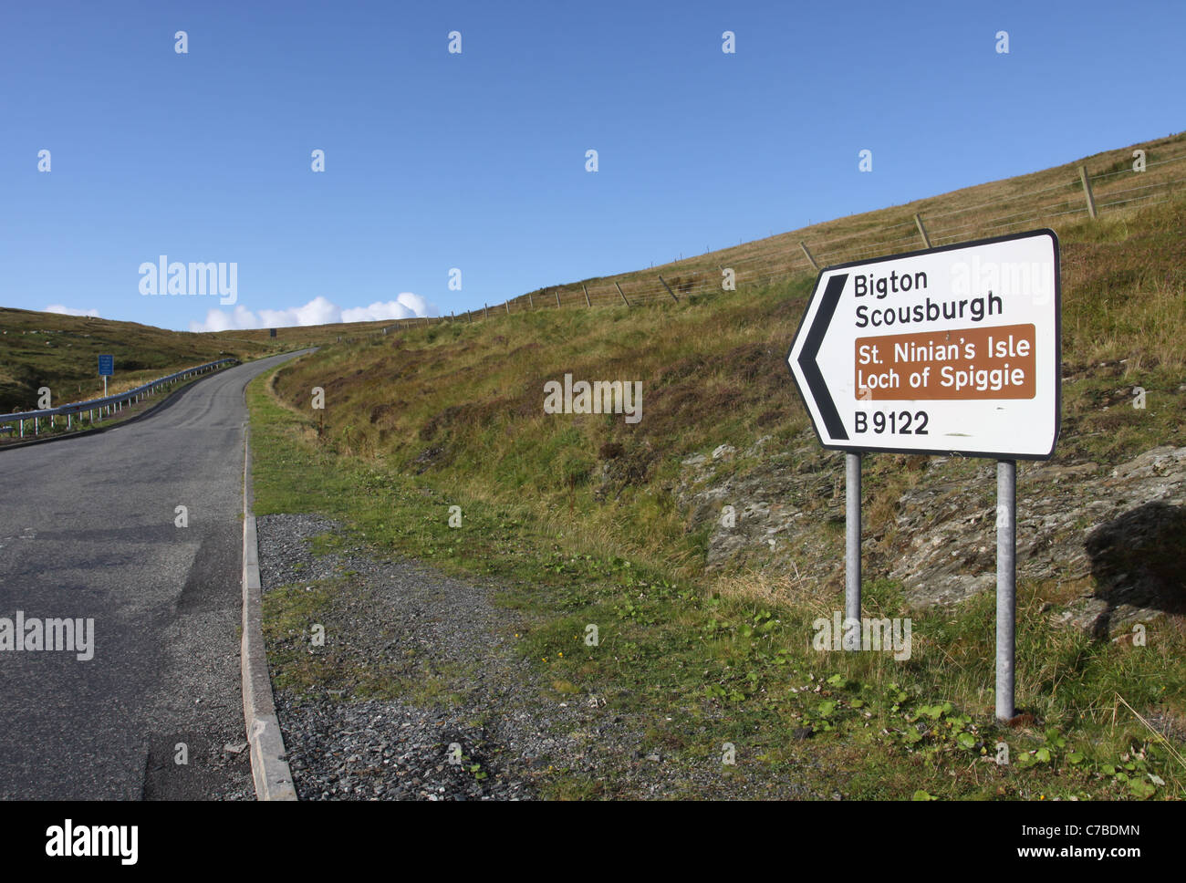 Shetland road sign scotland hi-res stock photography and images - Alamy