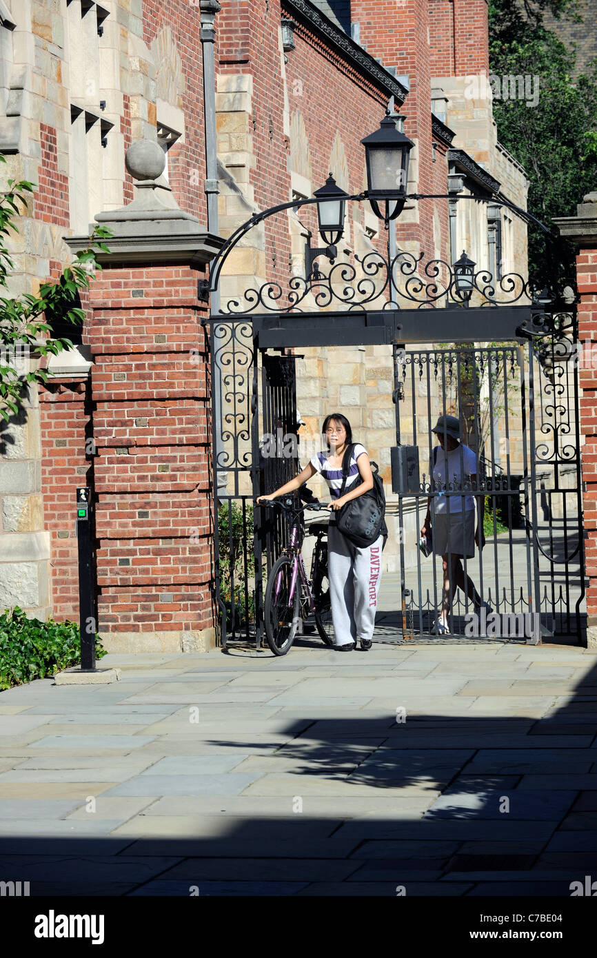 Yale college campus hi-res stock photography and images - Alamy