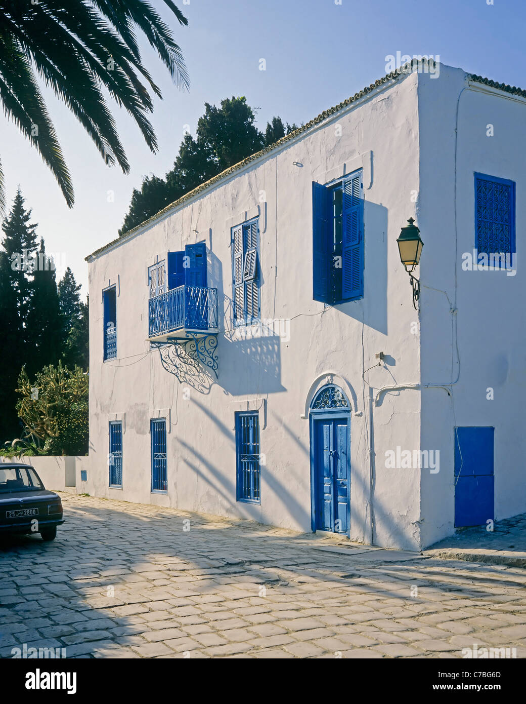 Tunisia house shutters hi-res stock photography and images - Alamy