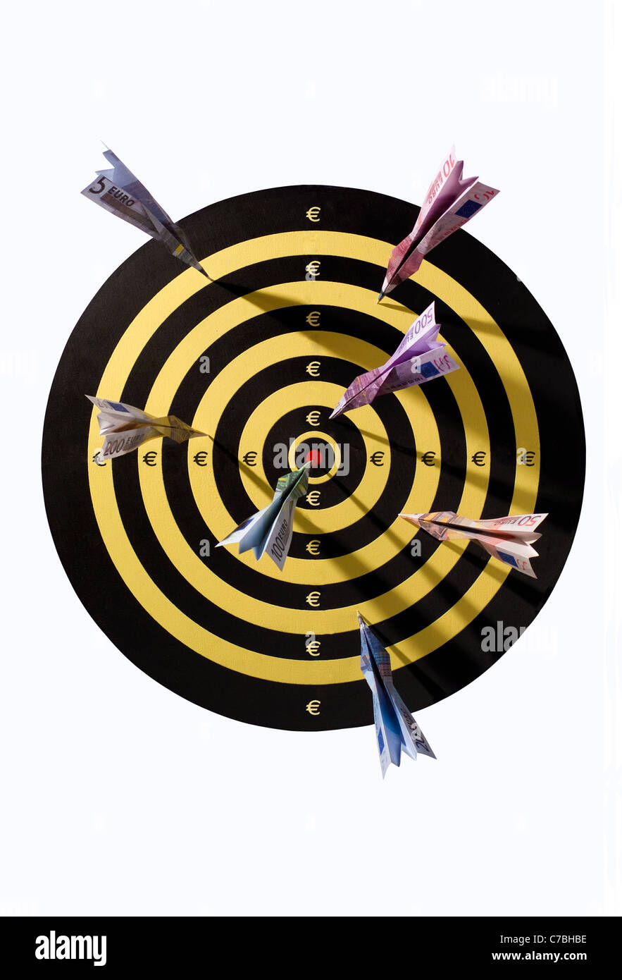 Euro banknotes stuck in a dartboard Stock Photo - Alamy Euro banknotes stuck in a dartboard Stock Photo - Alamy