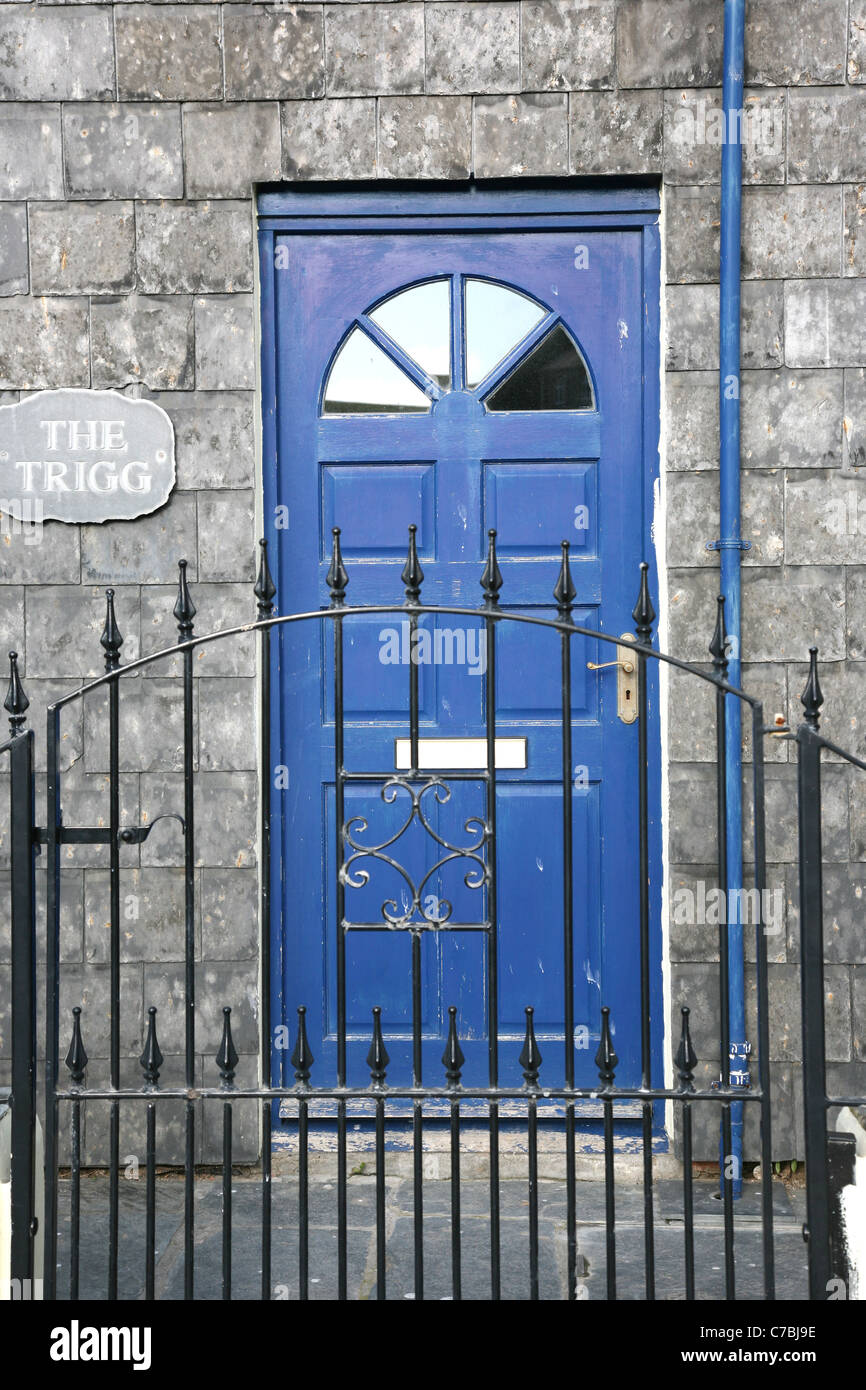 Door threshold paint hi-res stock photography and images - Alamy