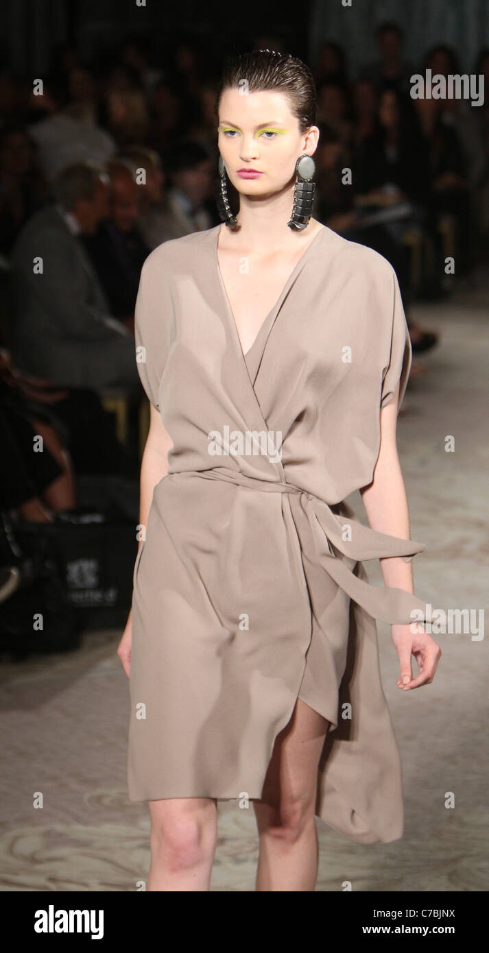 Designer maria grachvogel hi-res stock photography and images - Alamy