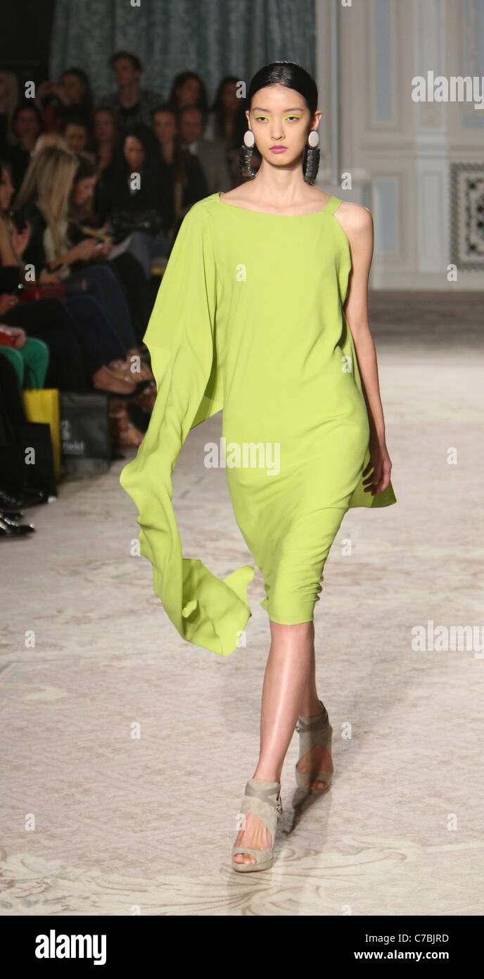 Designer maria grachvogel hi-res stock photography and images - Alamy