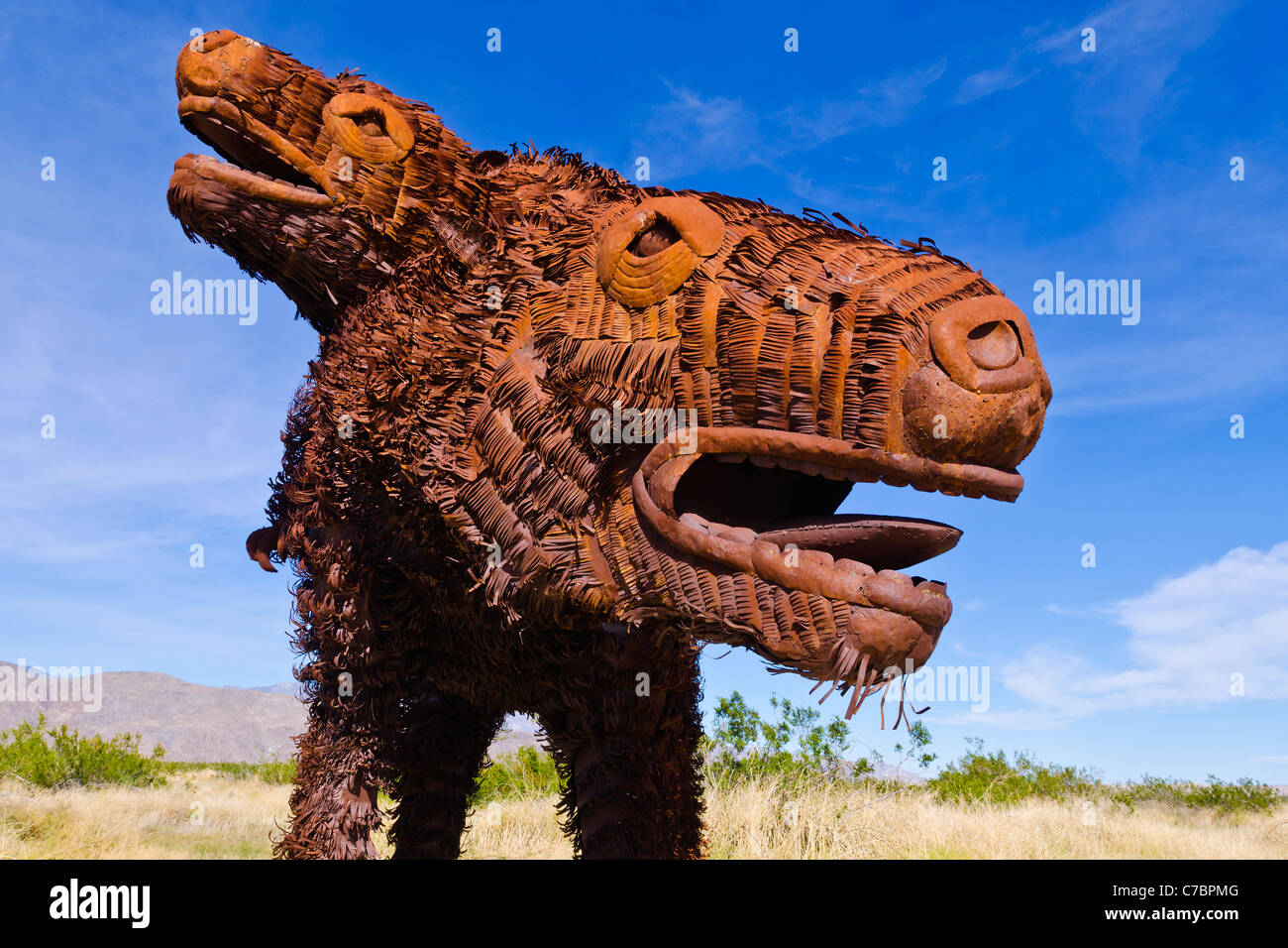 Metal sloth sculptures by Ricardo Breceda at Galleta Meadows Estate ...