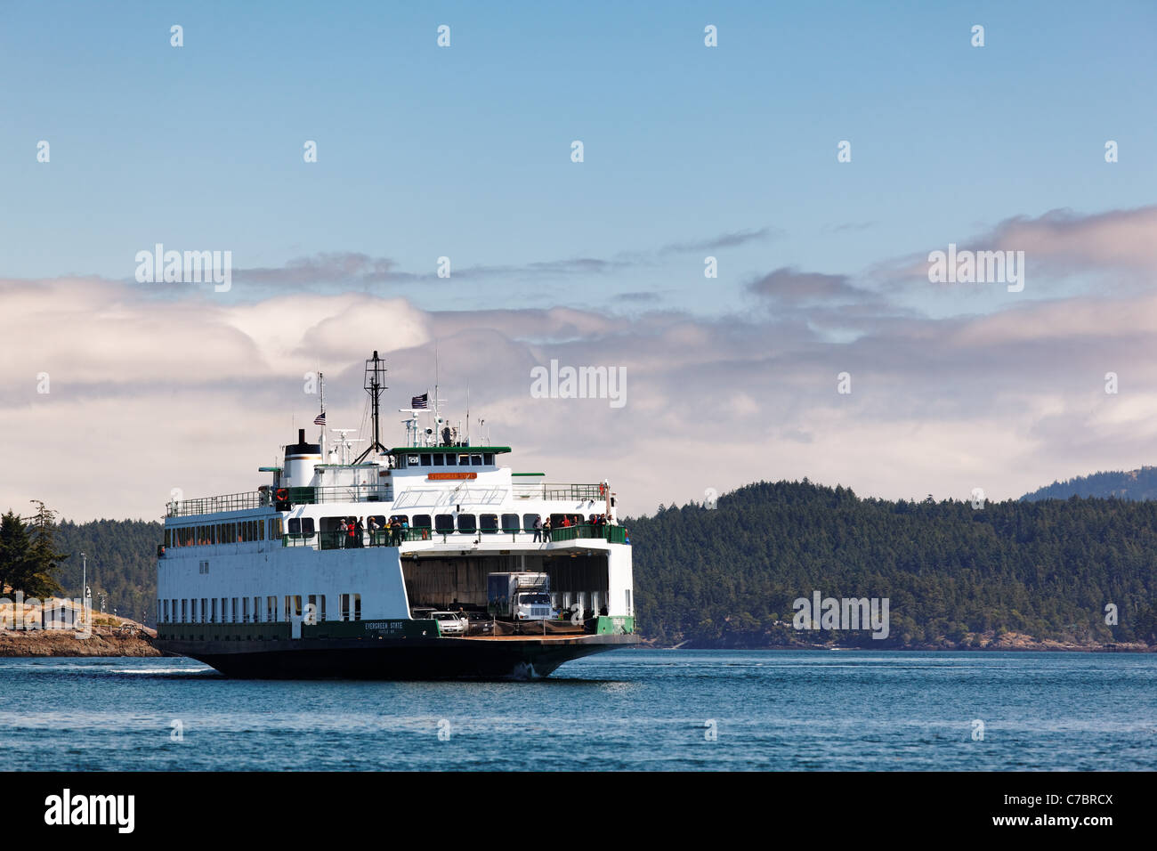 Washington State ferry MV Evergreen State arriving at Friday Harbor ...