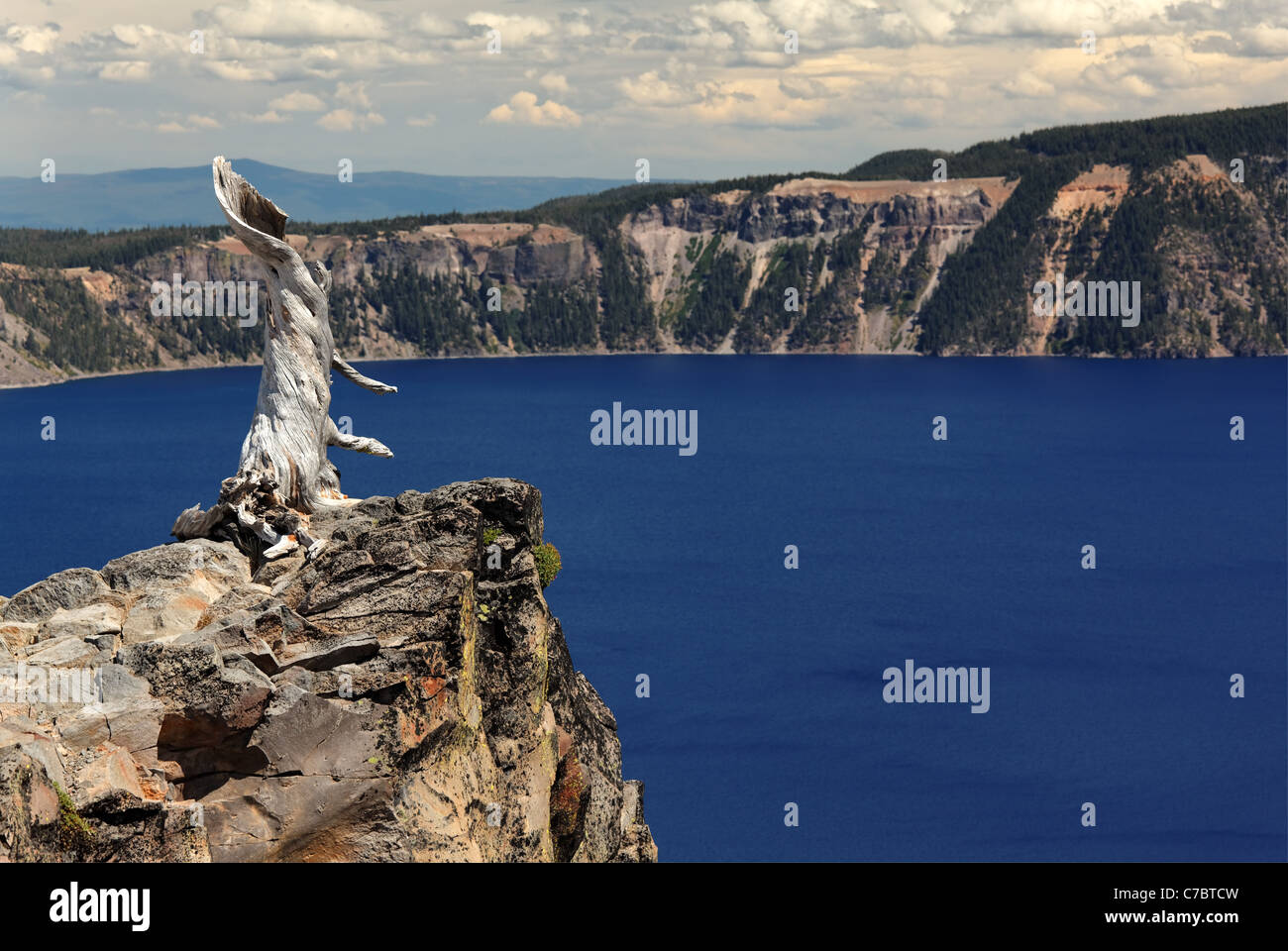 Overlook crater lake national park hi-res stock photography and images ...