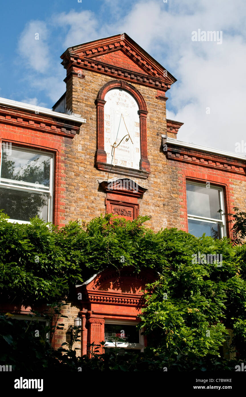 Sundial on Dial House, Twickenham, Middlesex, England, United Kingdom ...