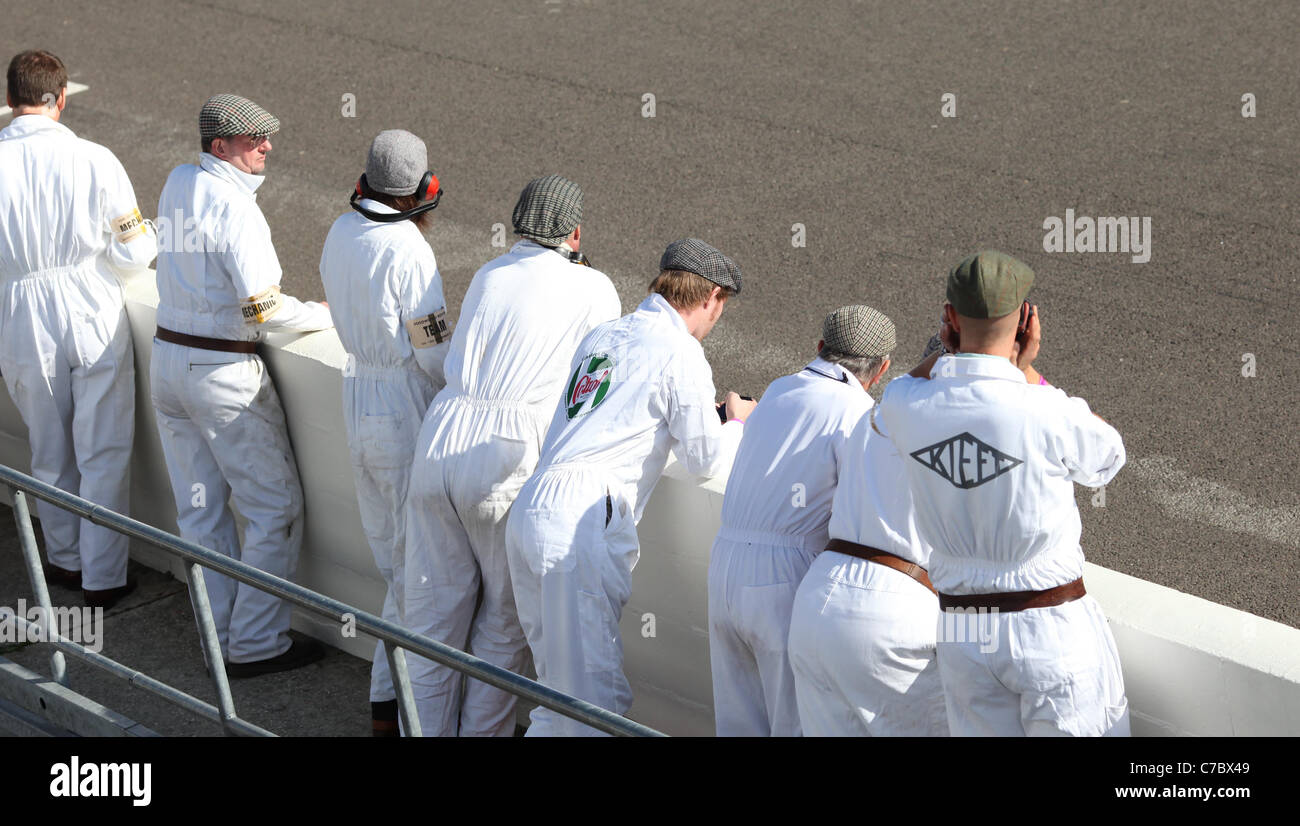 Mechanics in pit lane hi-res stock photography and images - Alamy