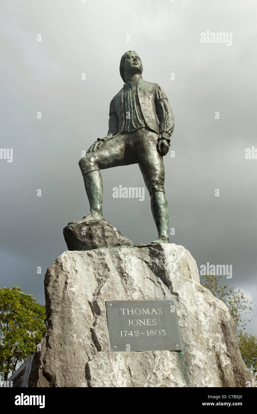 Statue artist hi-res stock photography and images - Alamy