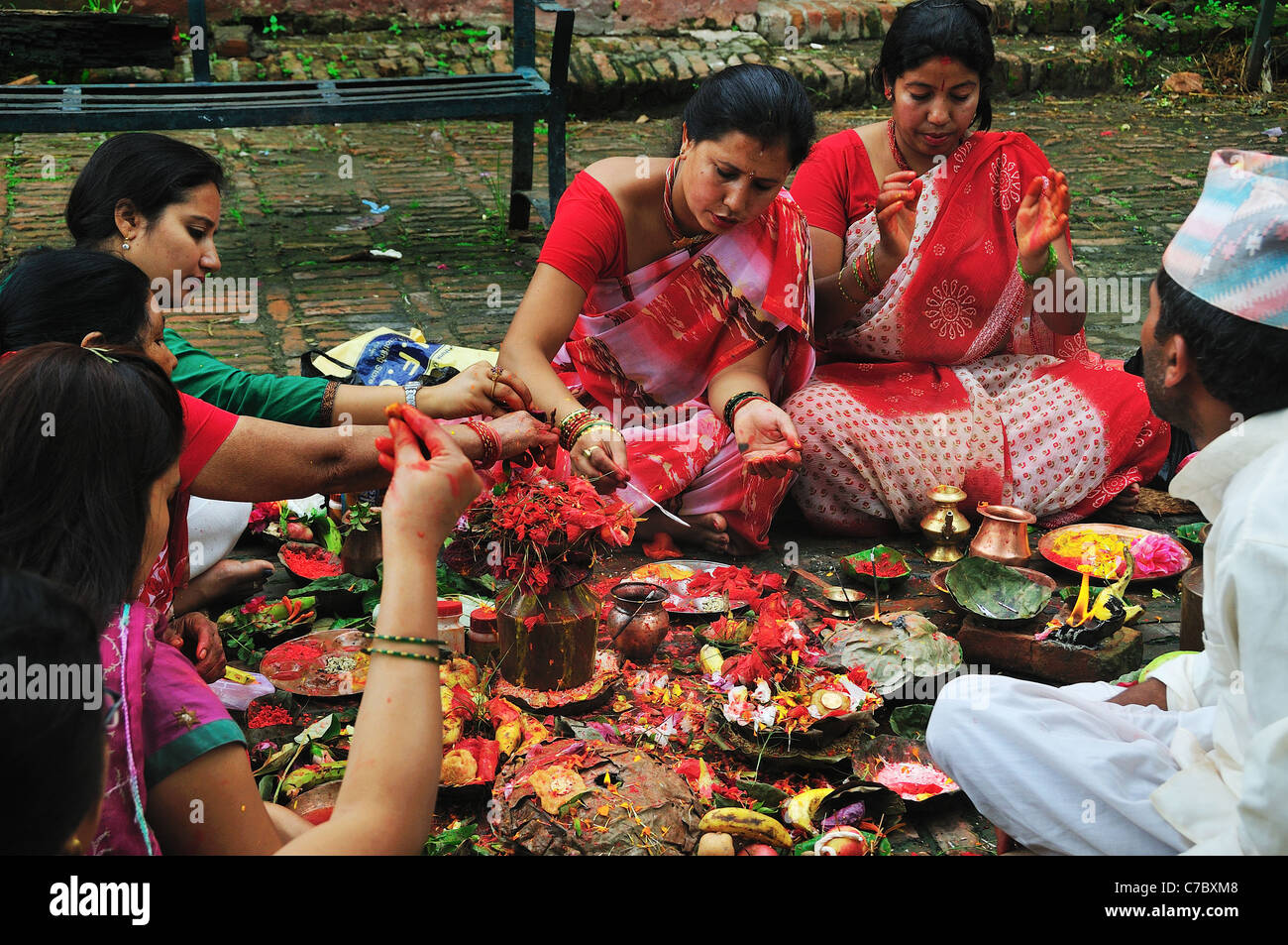 Women pray for God at Hindu temple Stock Photo - Alamy