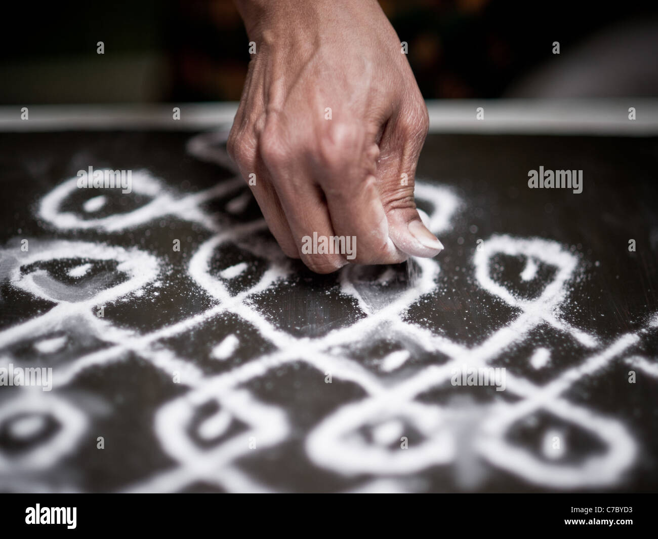 Kolam drawing hi-res stock photography and images - Alamy
