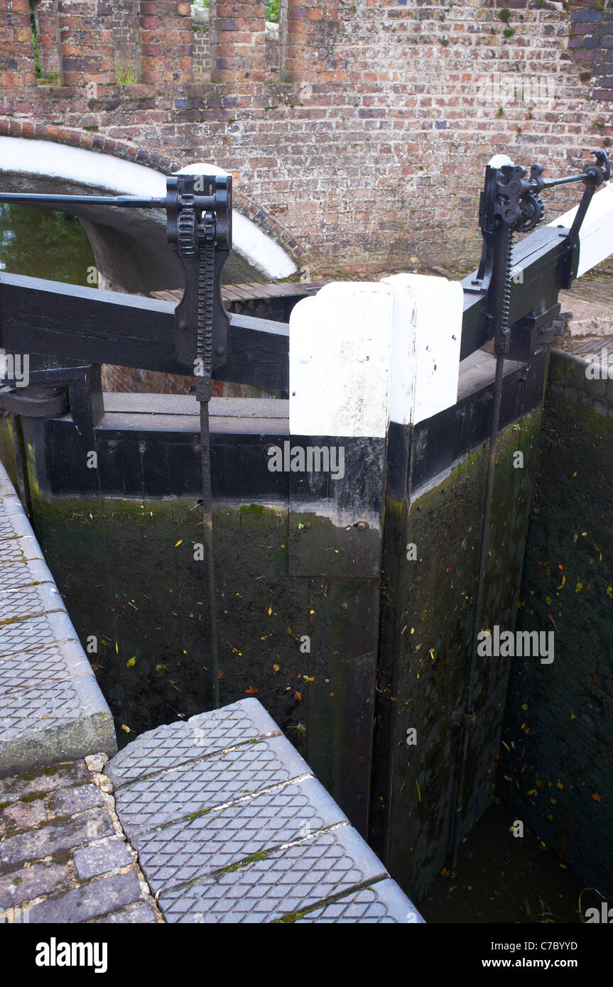 Awbridge Canal Lock Wombourne Staffordshire West Midlands UK Stock ...