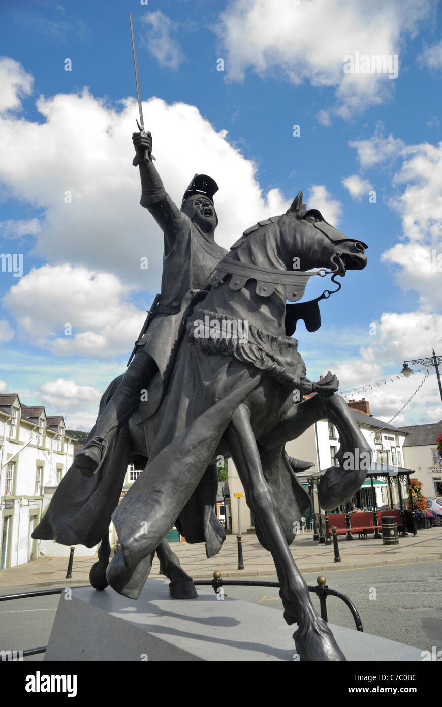 Statue of Owain Glyndwr in Corwen, North Wales Stock Photo - Alamy