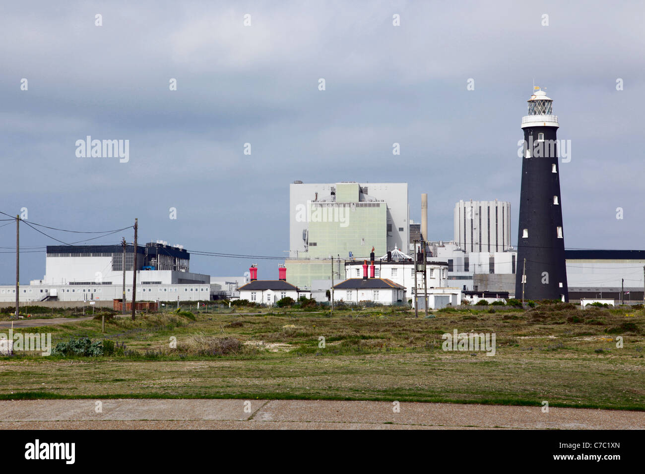Dungeness B nuclear power station and old lighthouse Stock Photo - Alamy