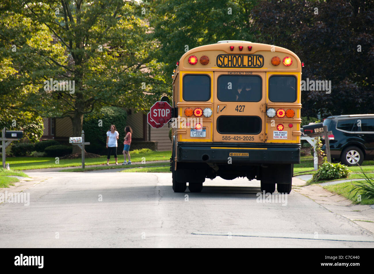 Schoolbus unloading students Stock Photo - Alamy