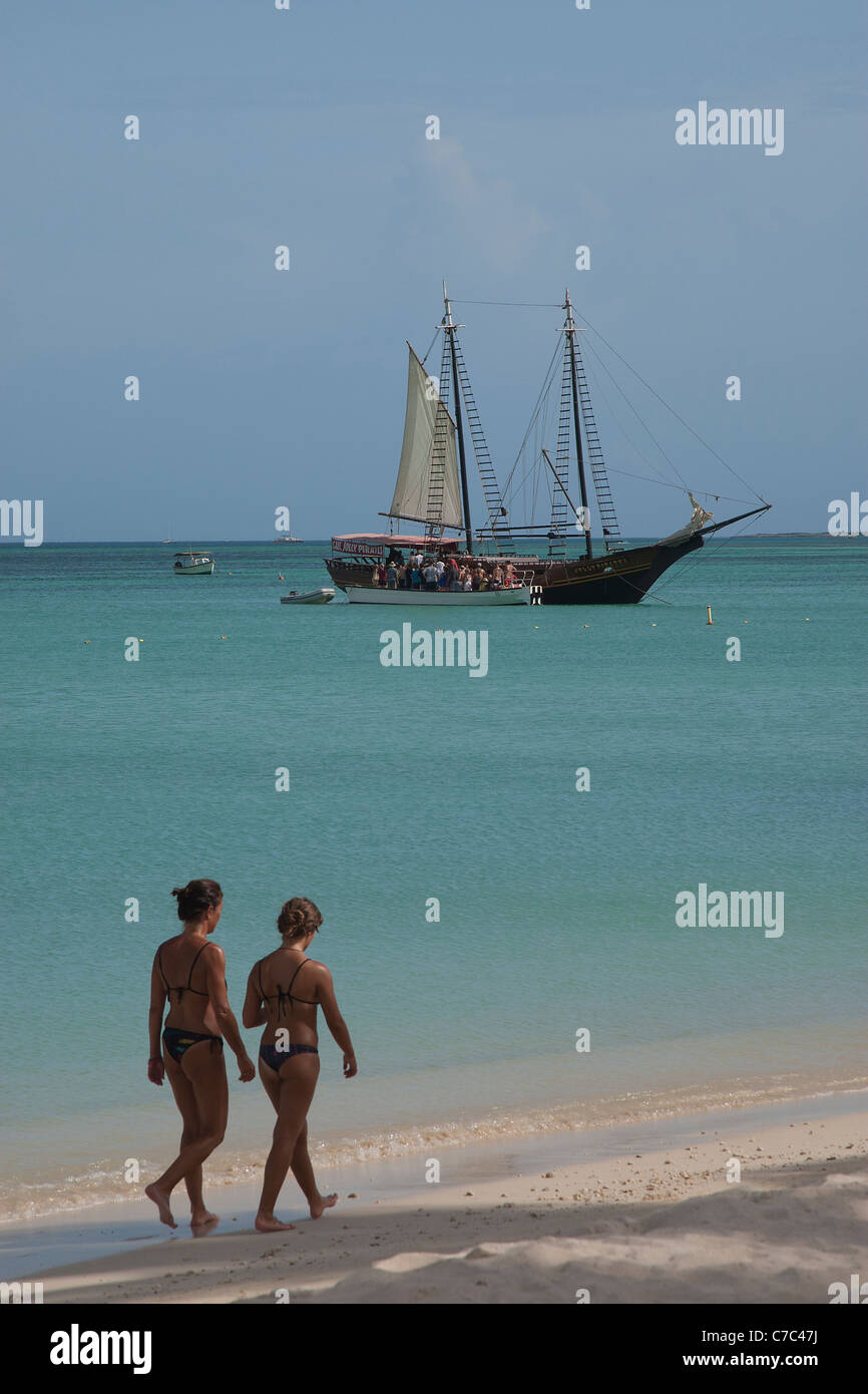 Women dressed in bikini hi-res stock photography and images - Alamy