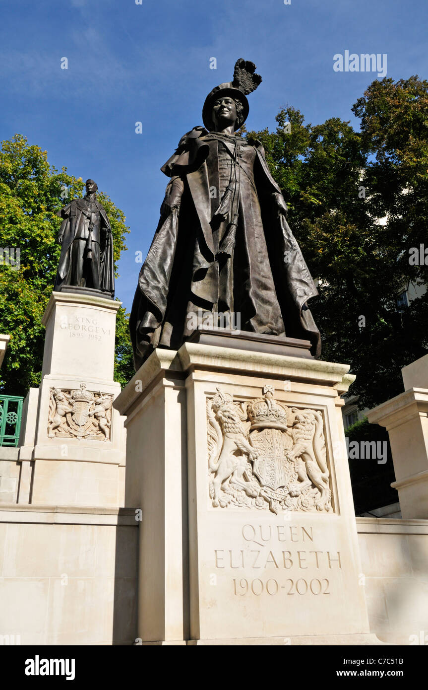 Queen mother statue the mall hi-res stock photography and images - Alamy