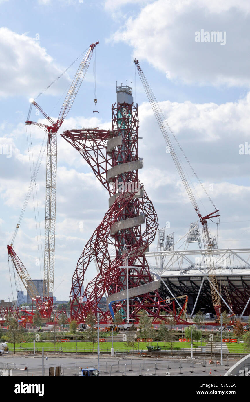 Construction site 2012 Olympics Arcelormittal Orbit tower under ...