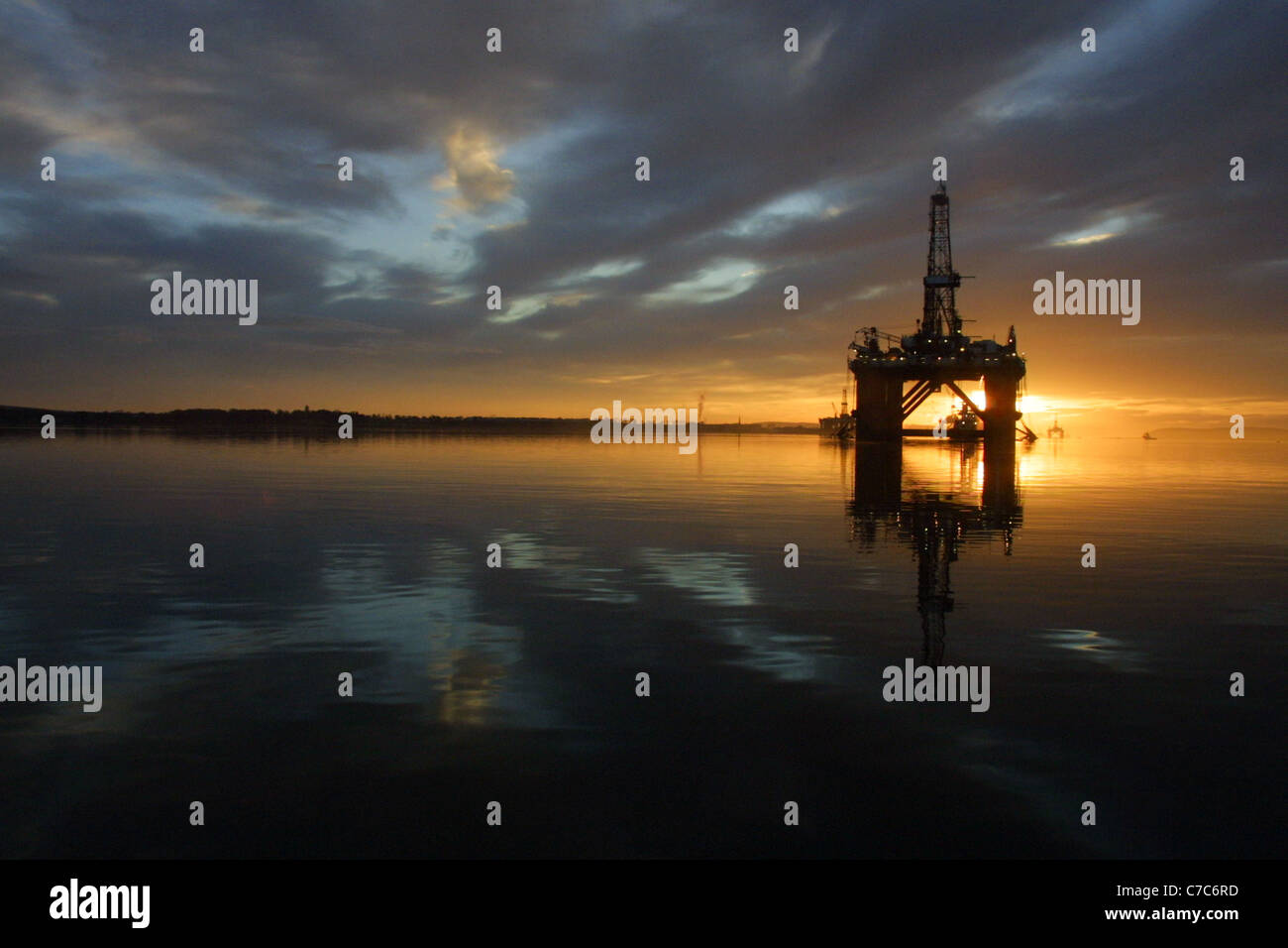 North sea oil platform scotland hi-res stock photography and images - Alamy