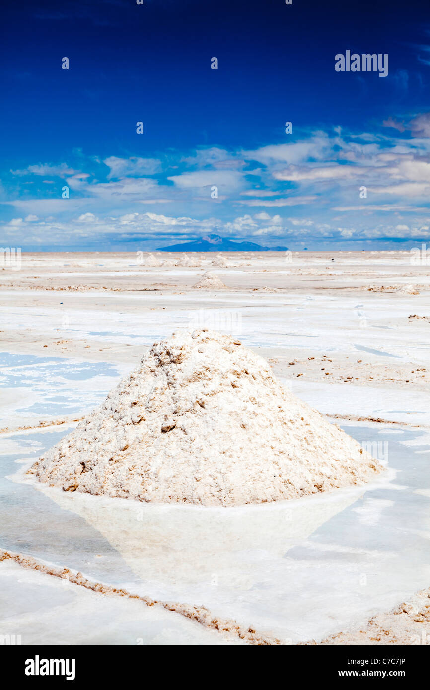 Piles of salt drying in the sun, Salar de Uyuni, Bolivia Stock Photo ...